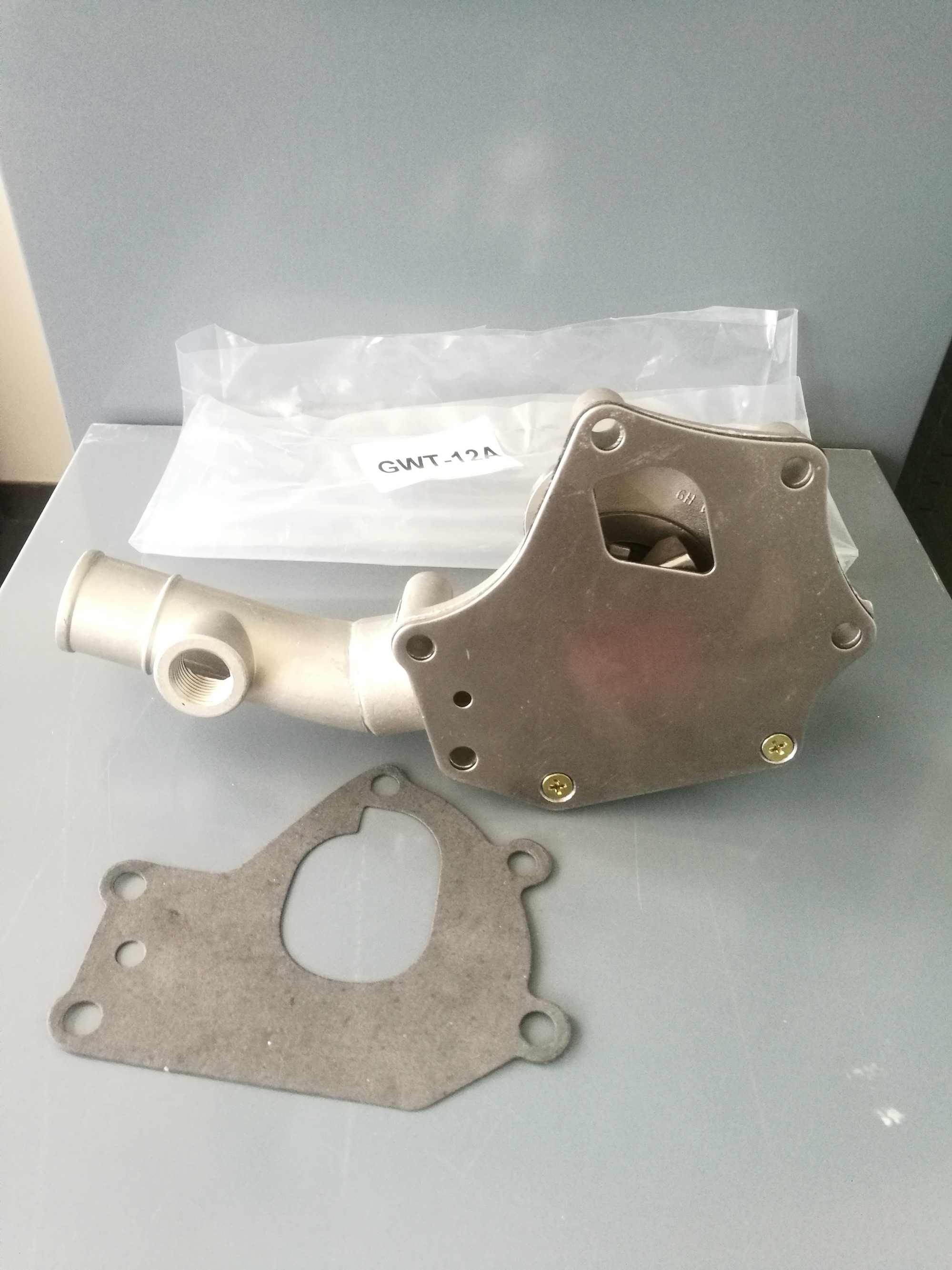 Water Pump GWT-12A 16100-39116 for TOYOTA 12R HIACE